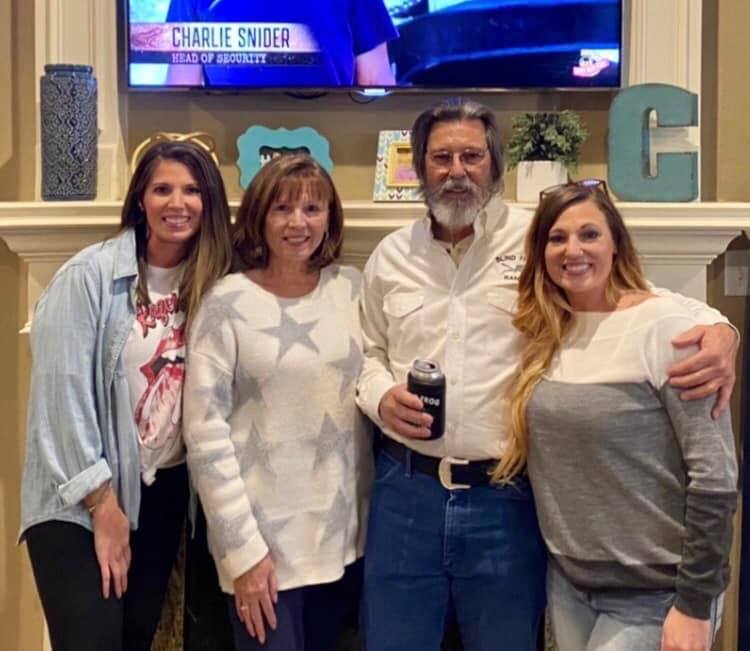 Charlie Snider From Blind Frog Ranch Age, Wife, Net Worth, Children ...